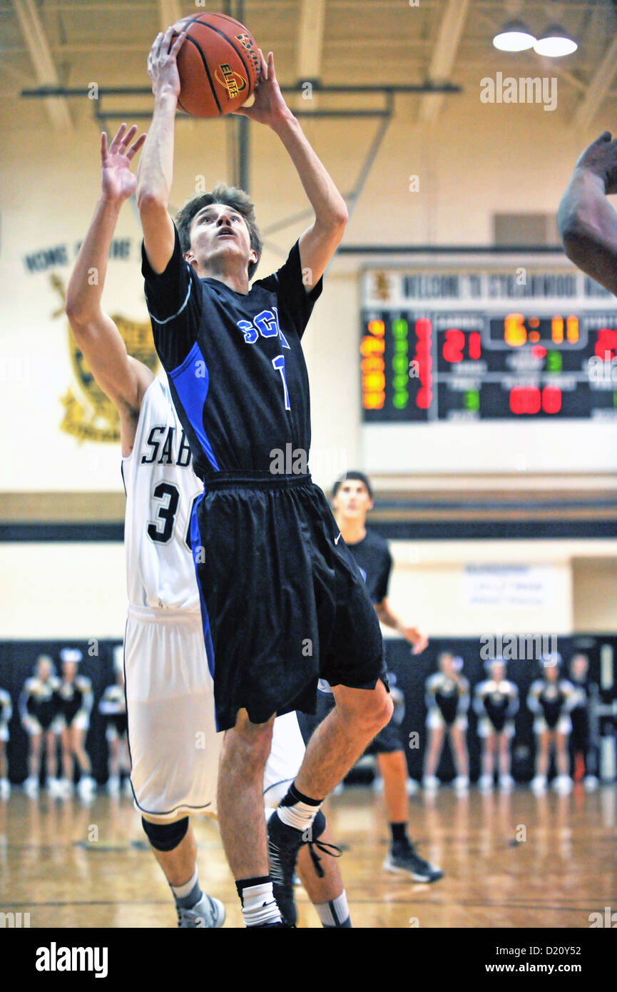 Sport Basketball male Player takes advantage of inside position to ...