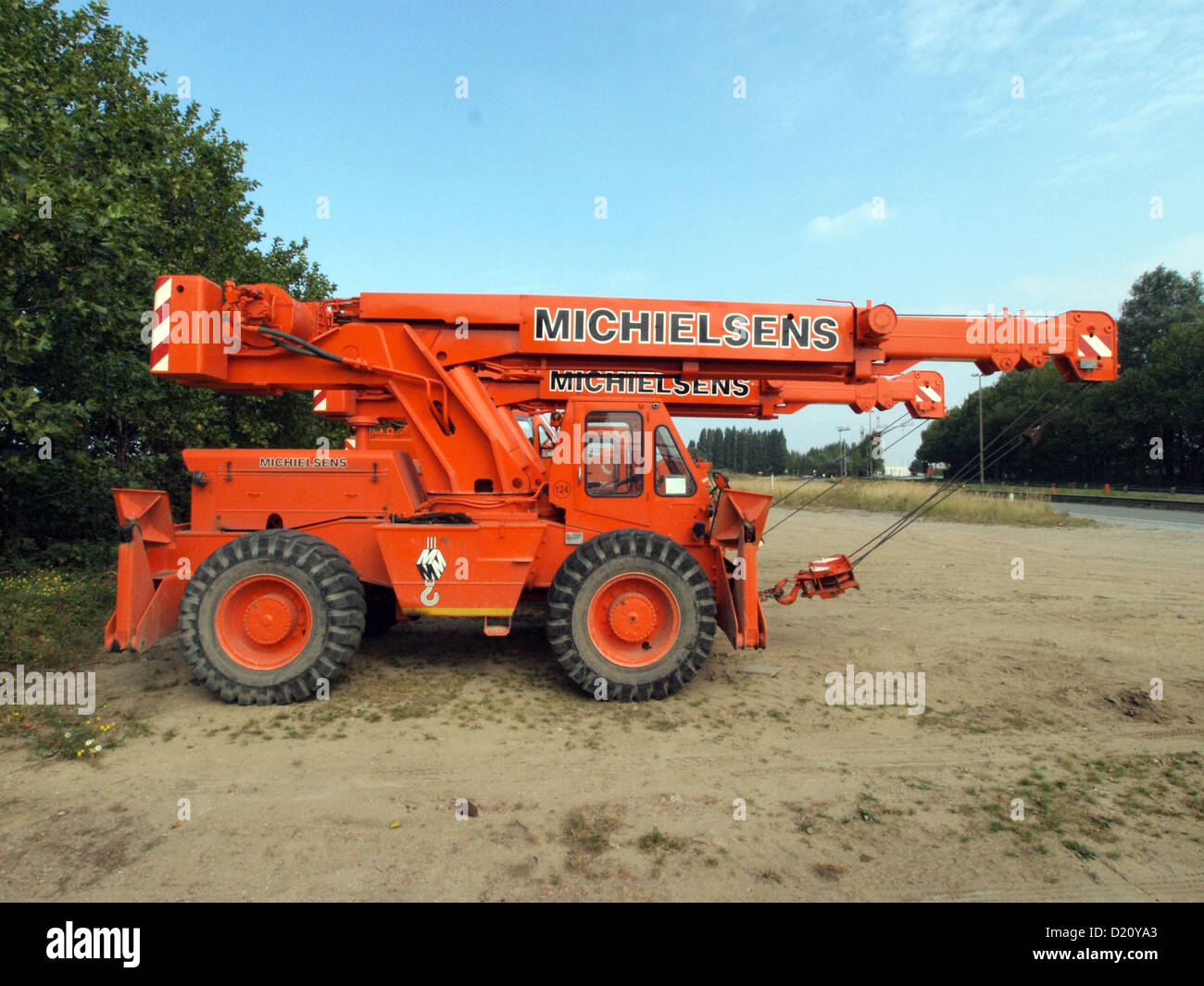 GALION 150FA 15 Ton Rough Terrain Crane Stock Photo - Alamy