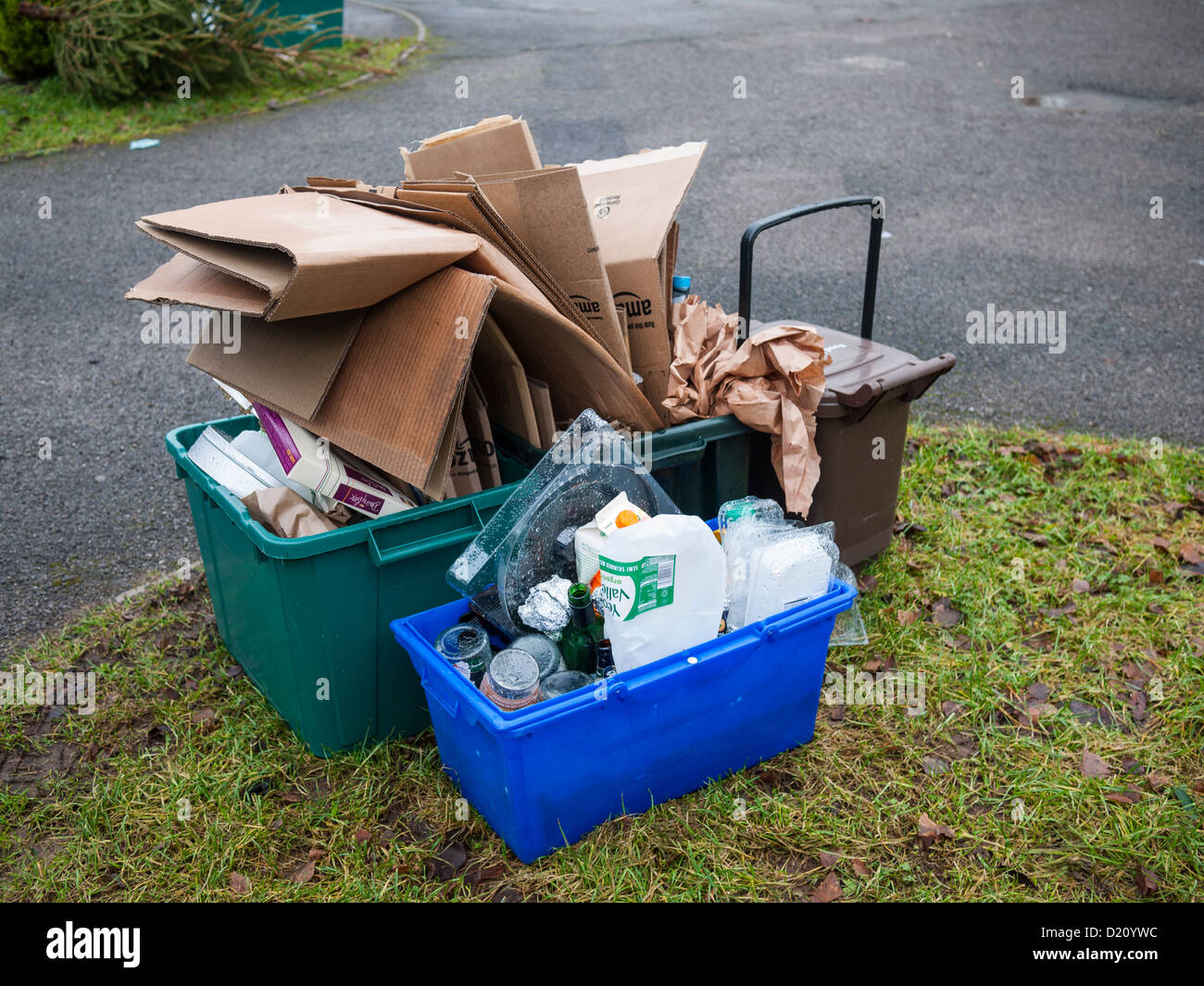 Recycle boxes hi-res stock photography and images - Alamy