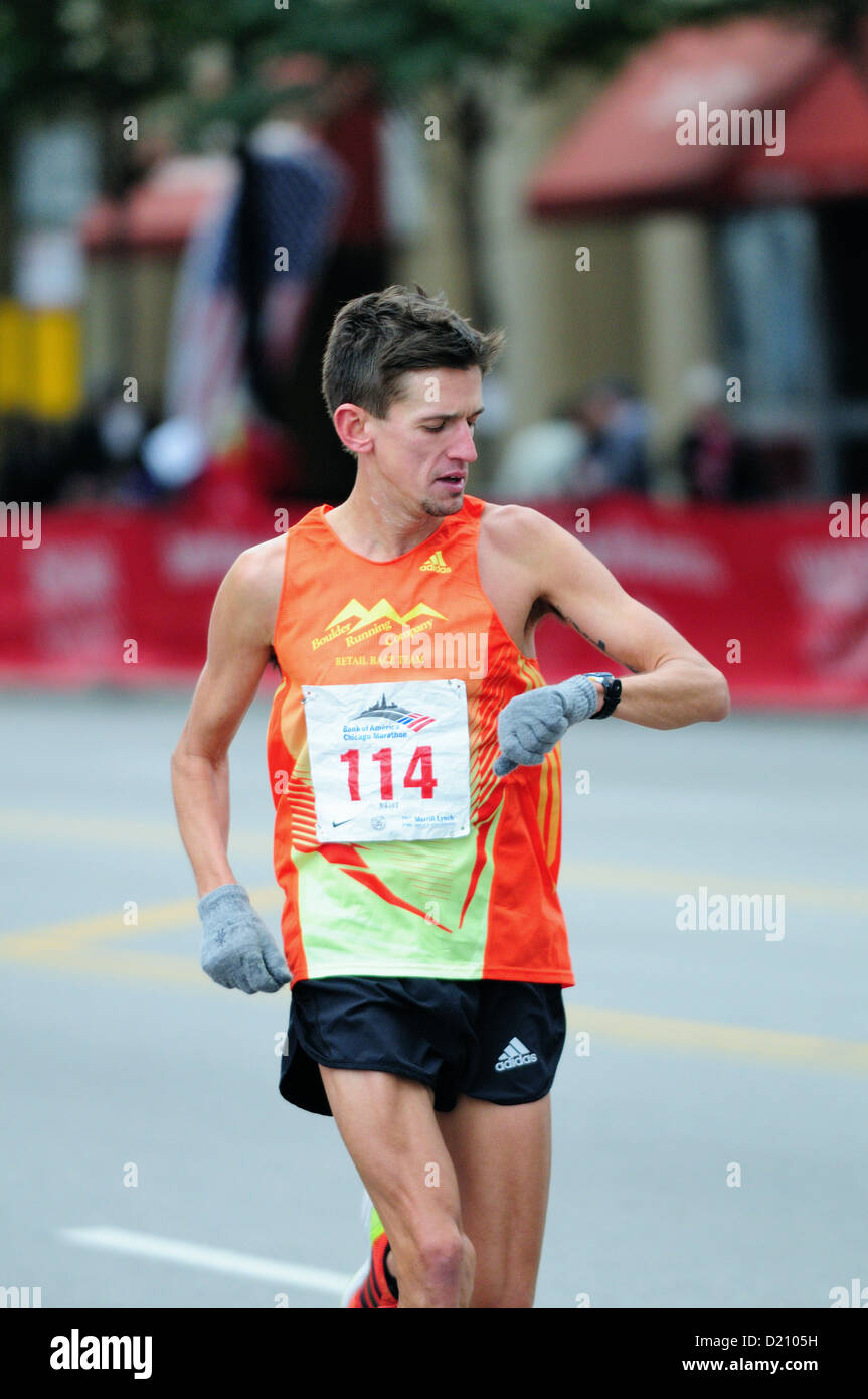 USA Illinois Chicago 2012 35th Chicago Marathon runner checks his time ...