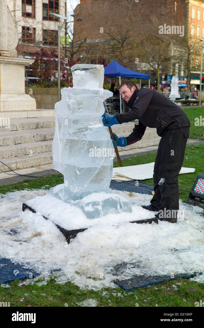 Ice statue hi-res stock photography and images - Alamy