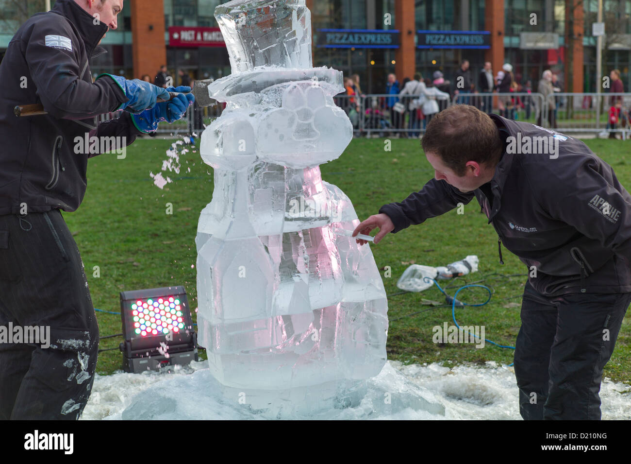 Ice statue hi-res stock photography and images - Alamy