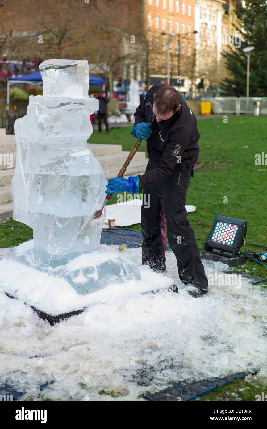 Ice statue hi-res stock photography and images - Alamy