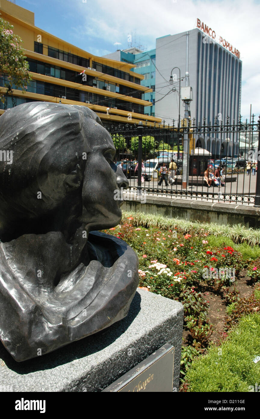 San José (Costa Rica): statue by the Teatro Nacional Stock Photo - Alamy