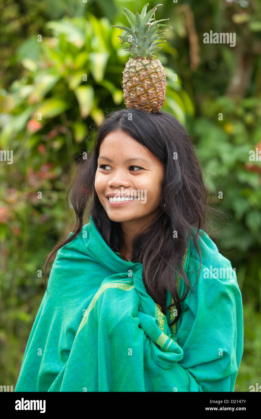 South-east asian woman with pineapple on her head Stock Photo - Alamy