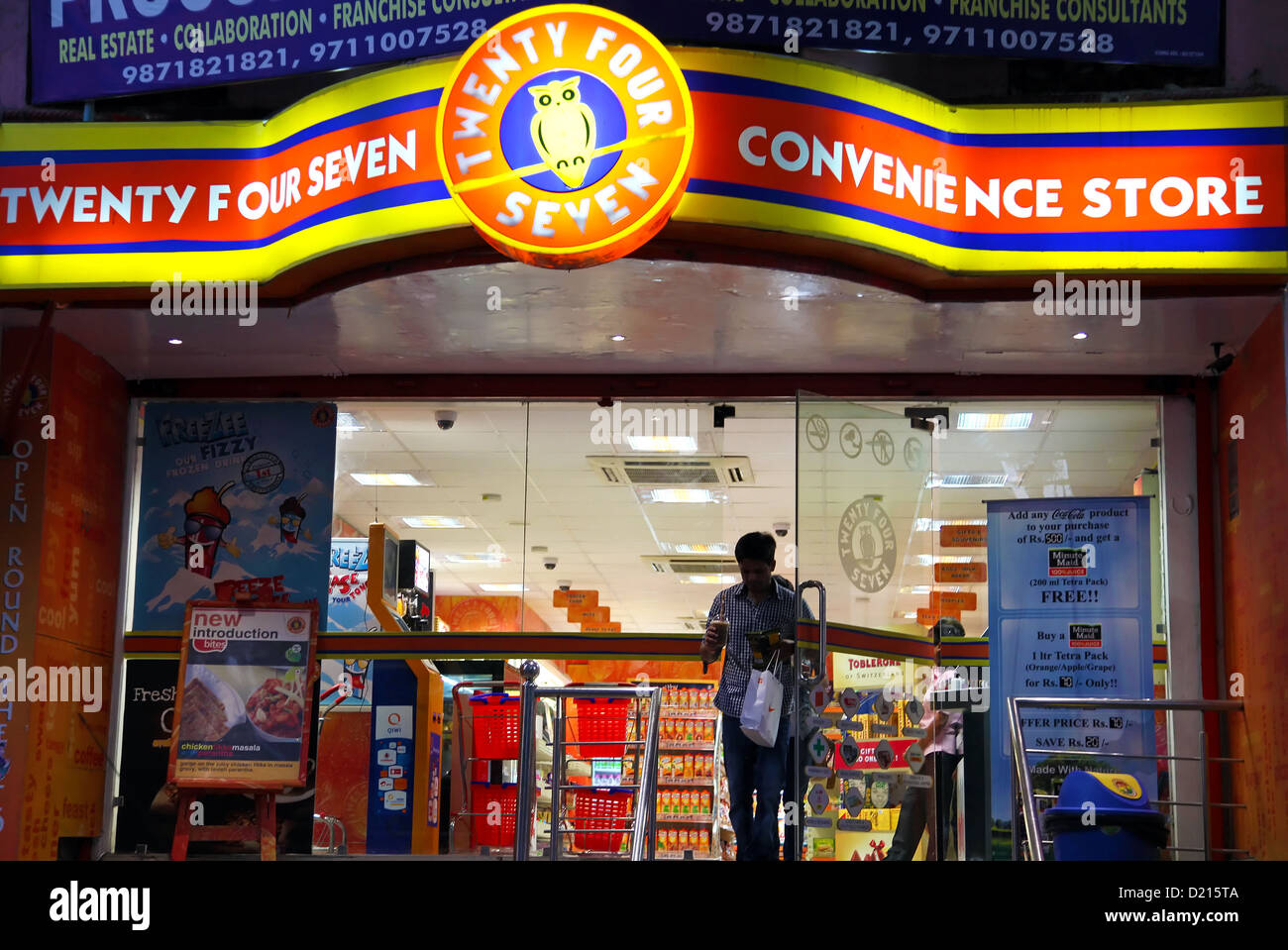 Shopping mall night india hi-res stock photography and images - Alamy