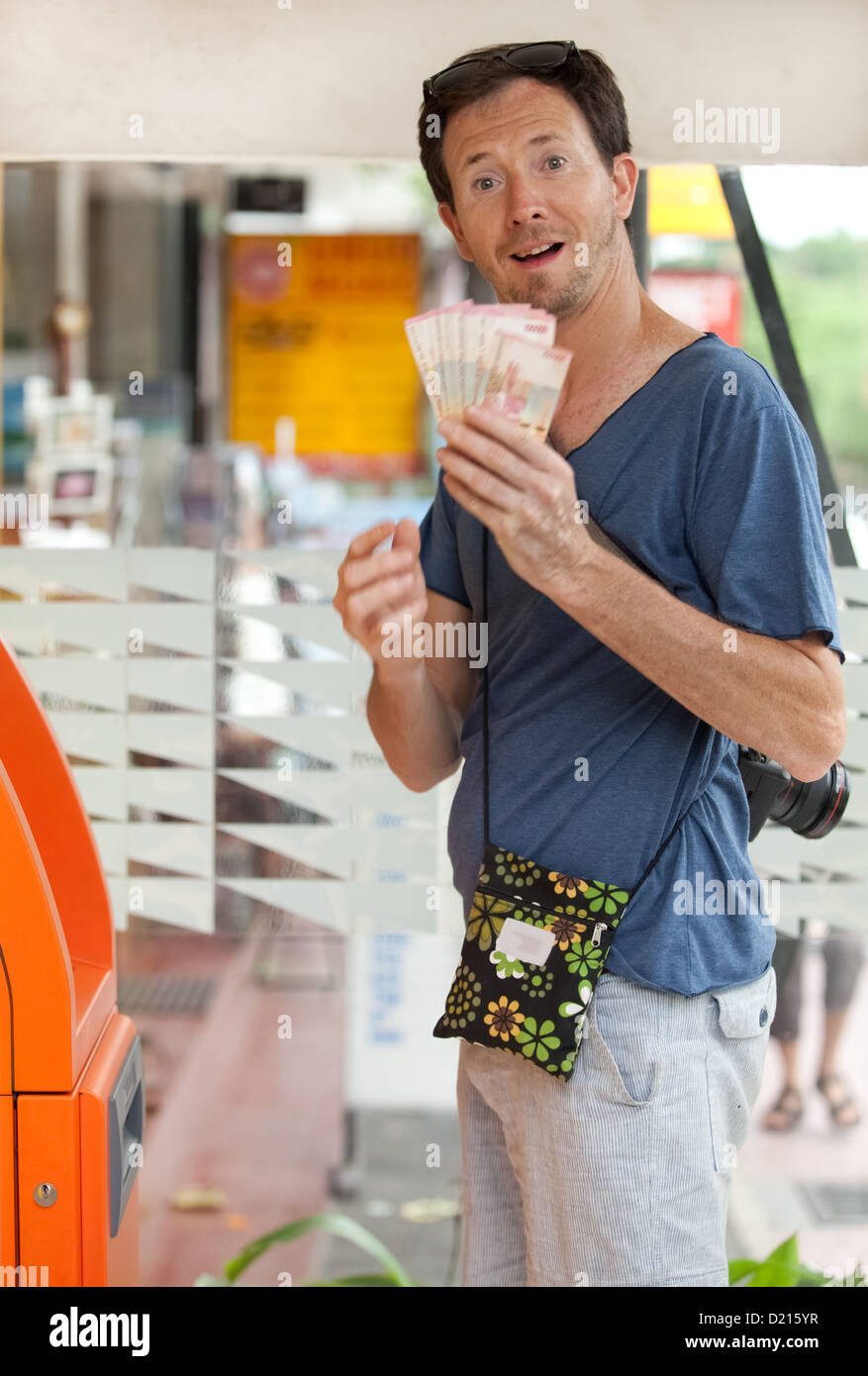 Withdraw cash abroad hi-res stock photography and images - Alamy