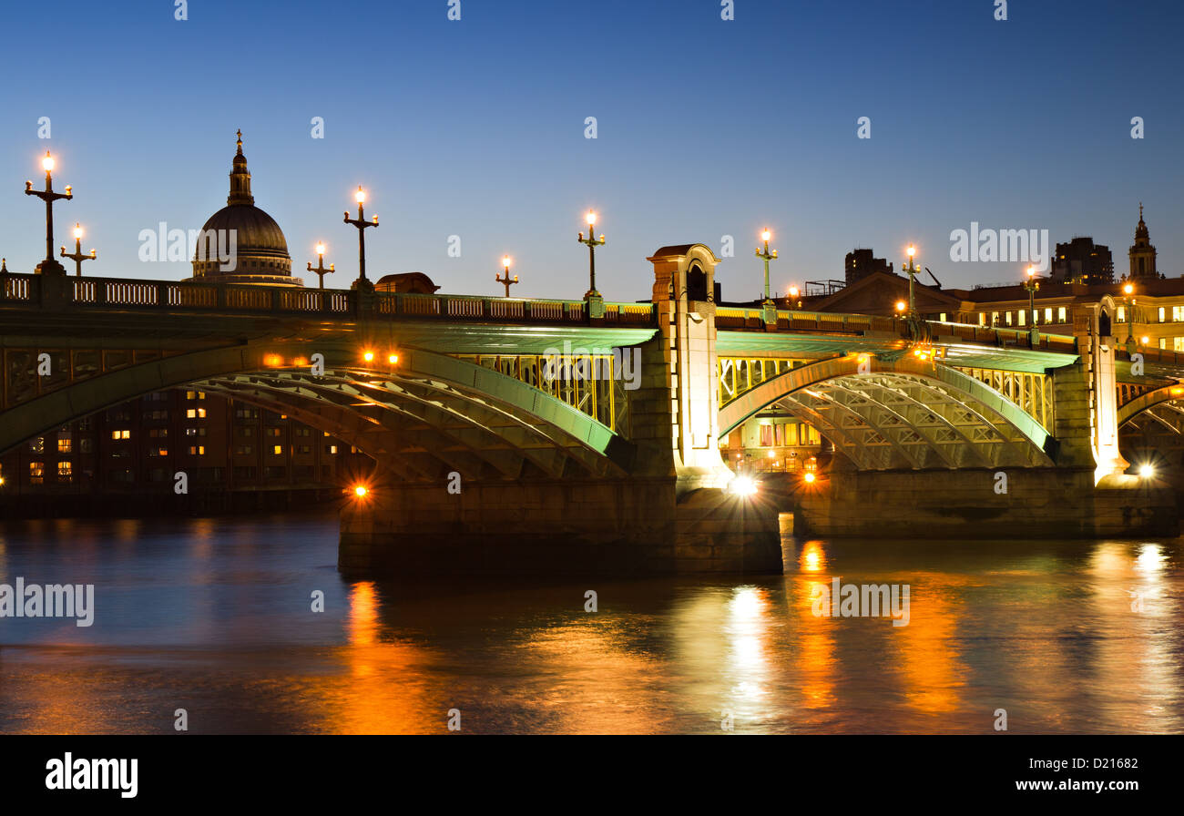 London blue bridge hi-res stock photography and images - Alamy