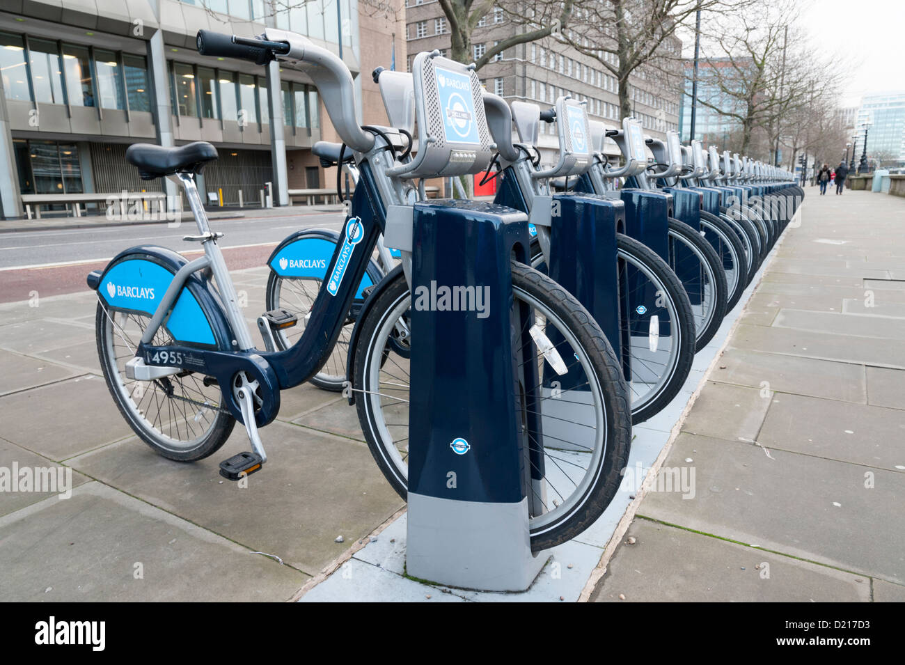 Thames path cycling in london hi-res stock photography and images - Alamy