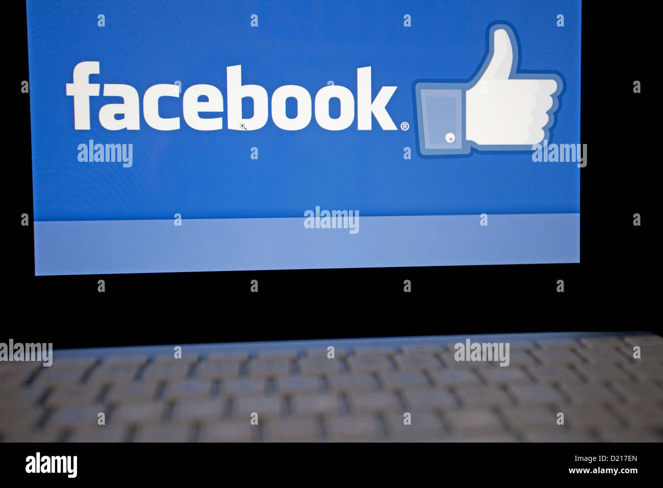 Social networking logos hi-res stock photography and images - Alamy