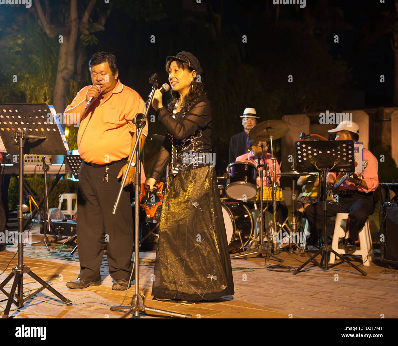 Folk band hi-res stock photography and images - Alamy