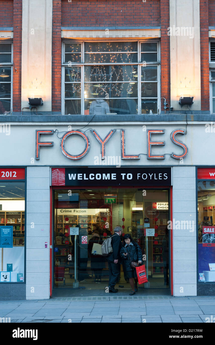 Foyles bookshop charing cross hi-res stock photography and images - Alamy