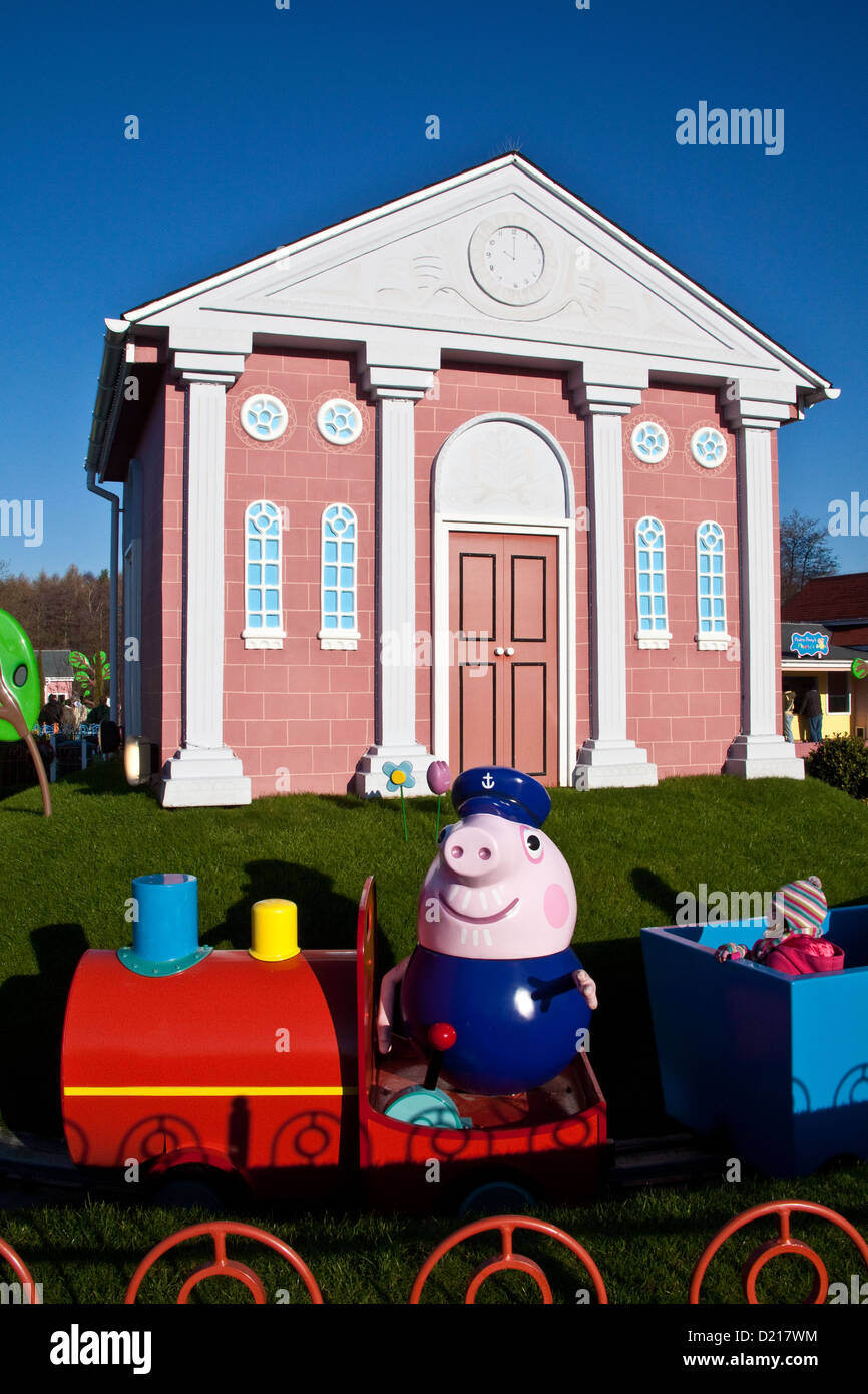 Grandpa pigs little train ride Peppa Pig world, Paultons Park ...