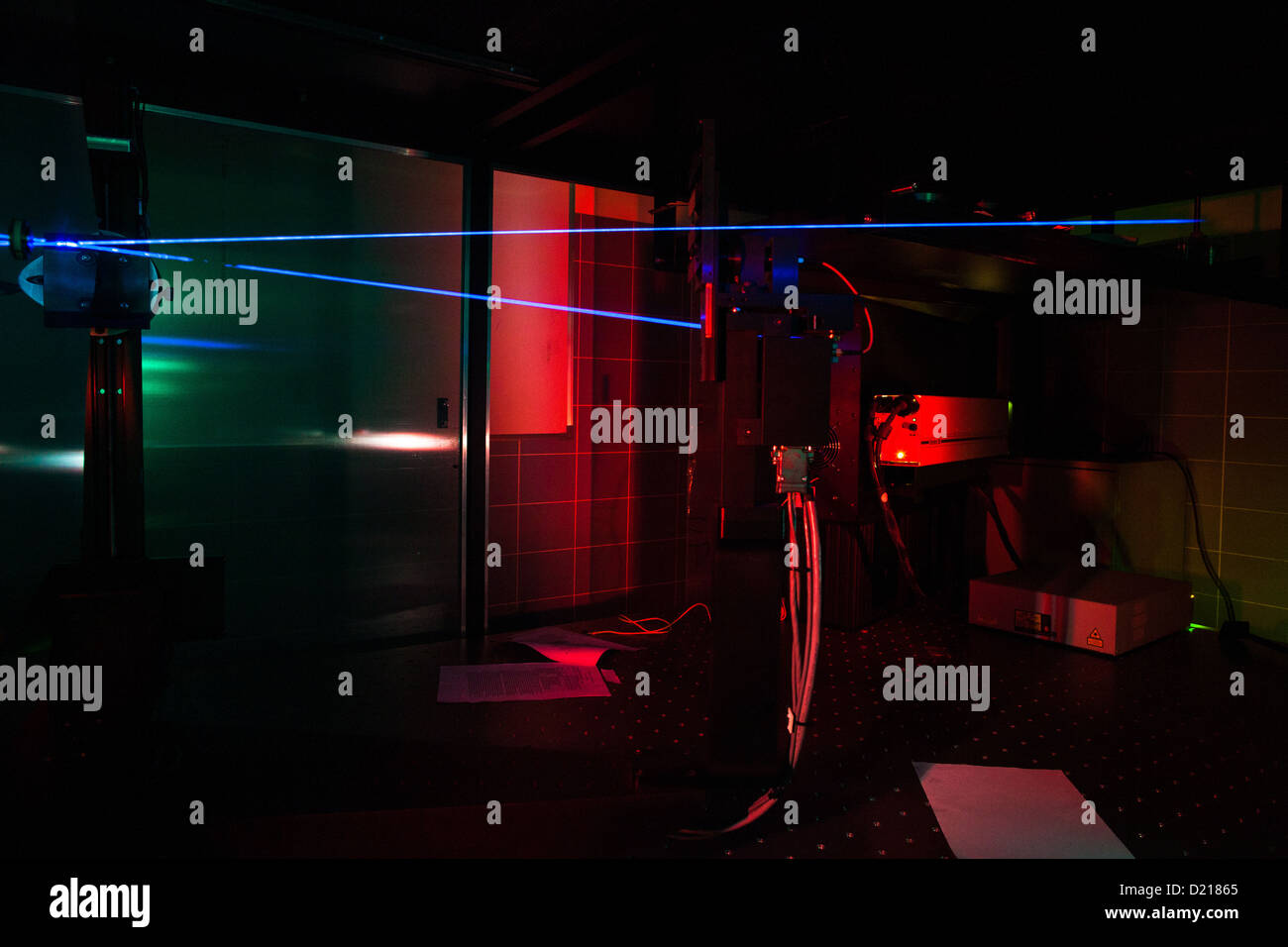 Lasers in a quantum optics lab Stock Photo - Alamy