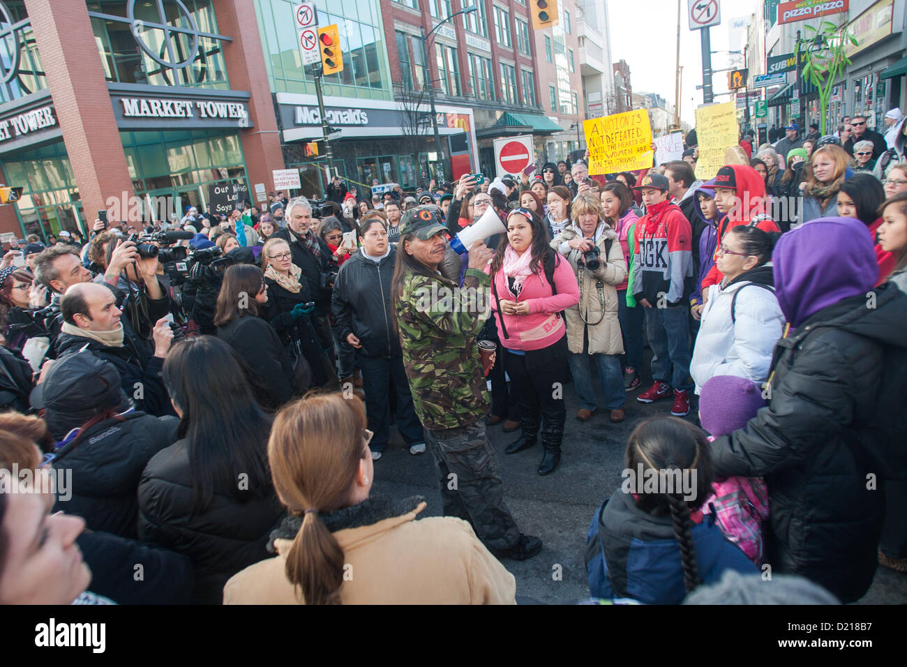 First nations protest canada hi-res stock photography and images - Alamy