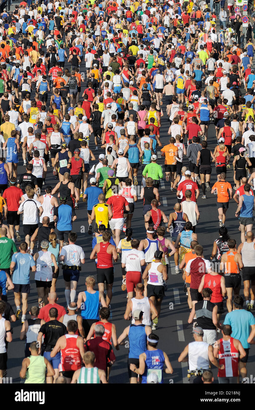 Berlin, Germany, runners at the 36th Berlin Marathon Stock Photo - Alamy