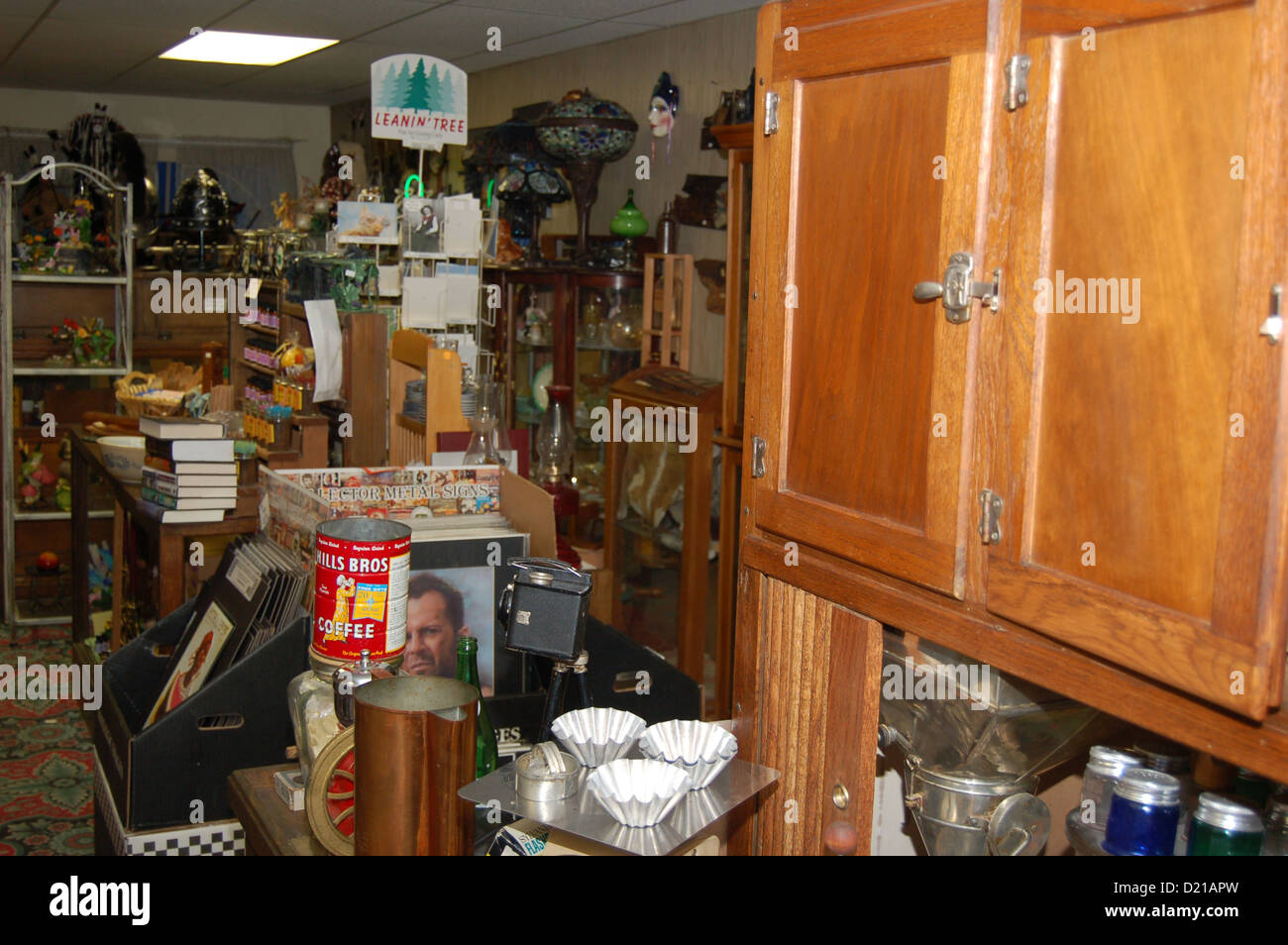 antique souvenir store in rural nevada inside Stock Photo - Alamy