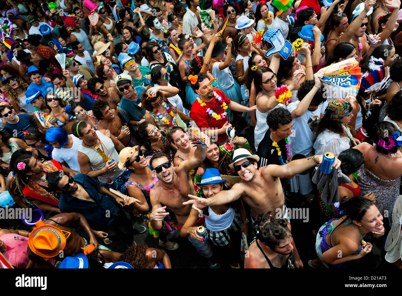 Thousands of dancers follow the Orquestra Voadora band performing ...