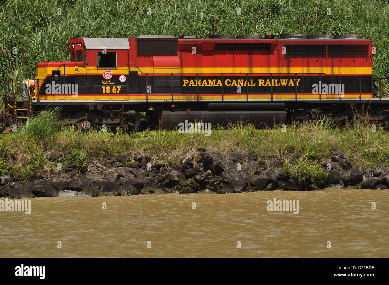 Canal de Panamá (Panama): train of the Panama Canal Railway along the ...