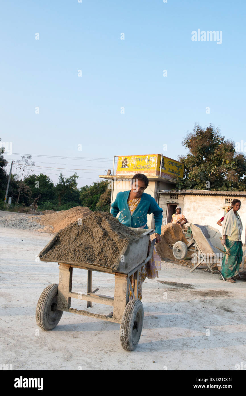 Concrete block making machines hi-res stock photography and images - Alamy