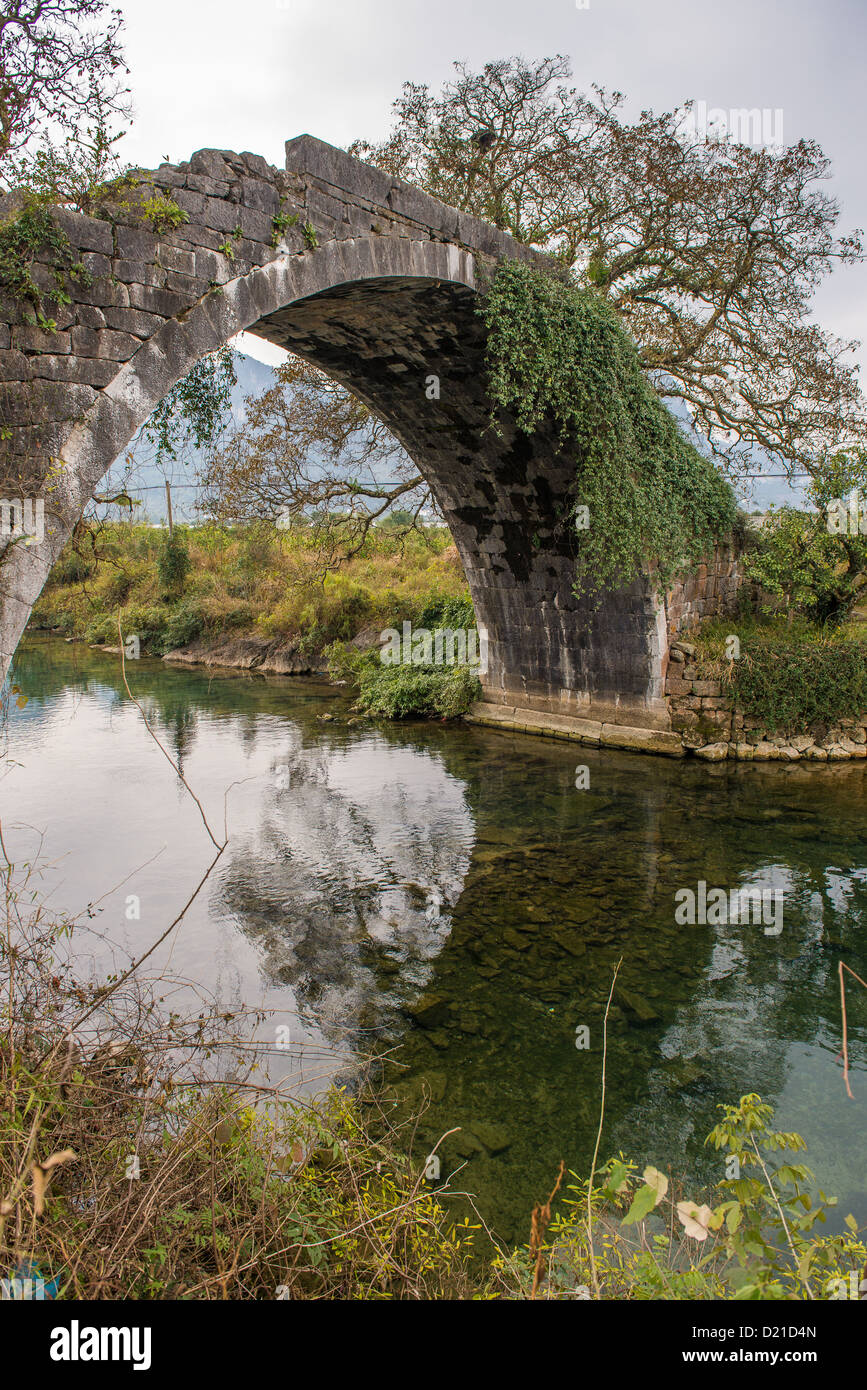 Bridge in guilin guangxi china hi-res stock photography and images - Alamy