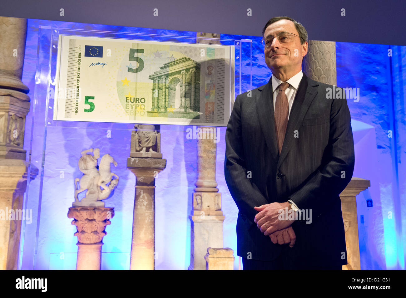 New 5 euro banknote hi-res stock photography and images - Alamy