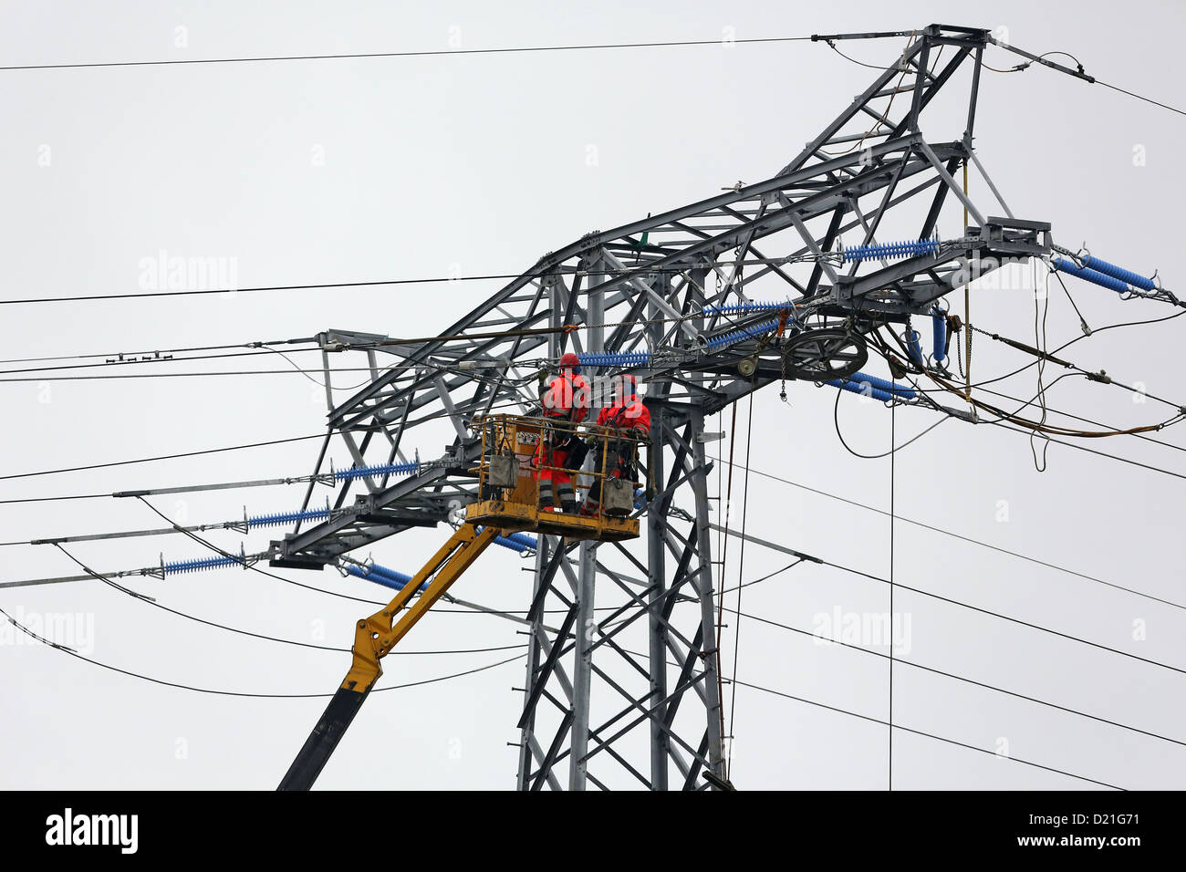 110 000 volt overhead hi-res stock photography and images - Alamy