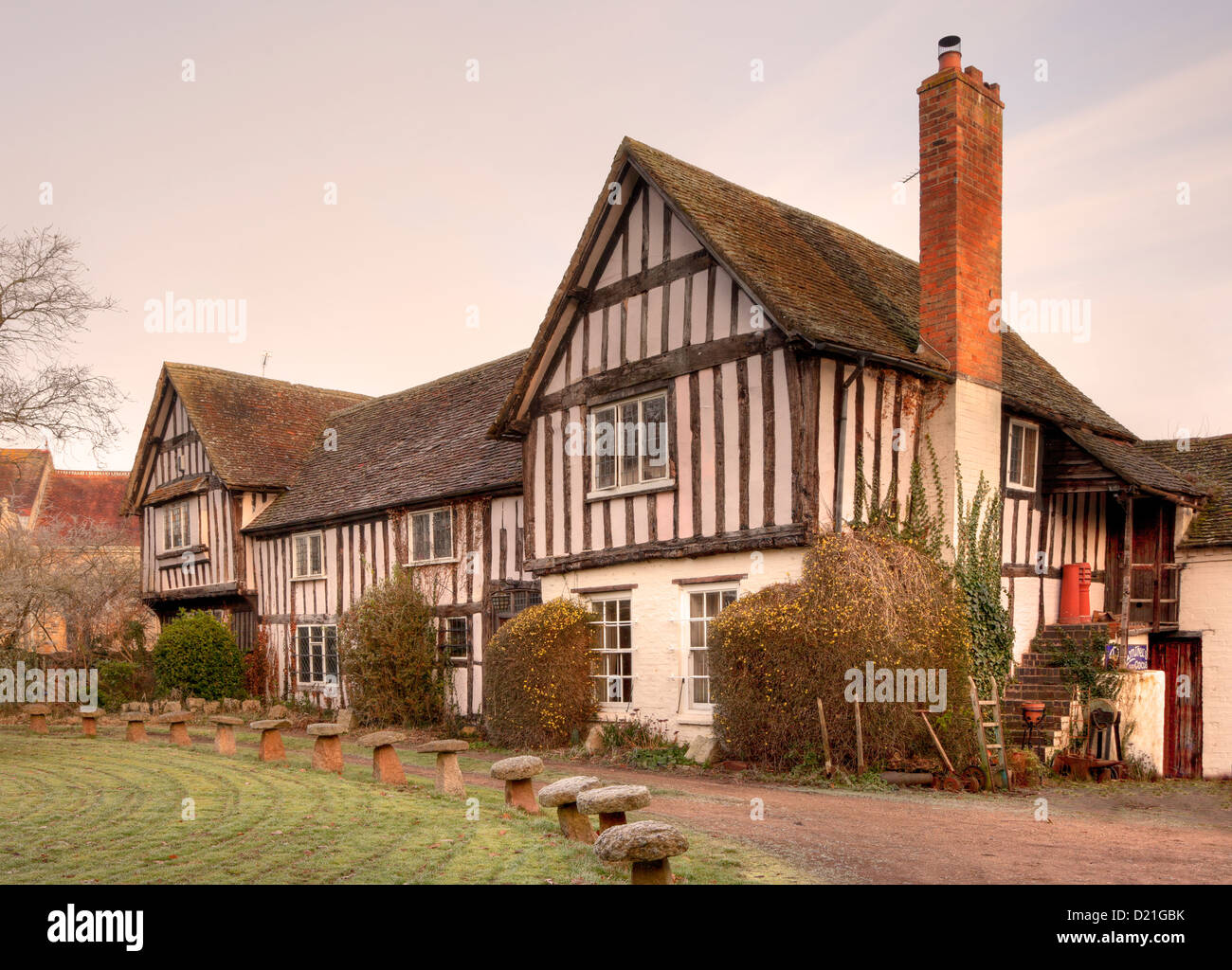 Tudor house and garden hi-res stock photography and images - Alamy
