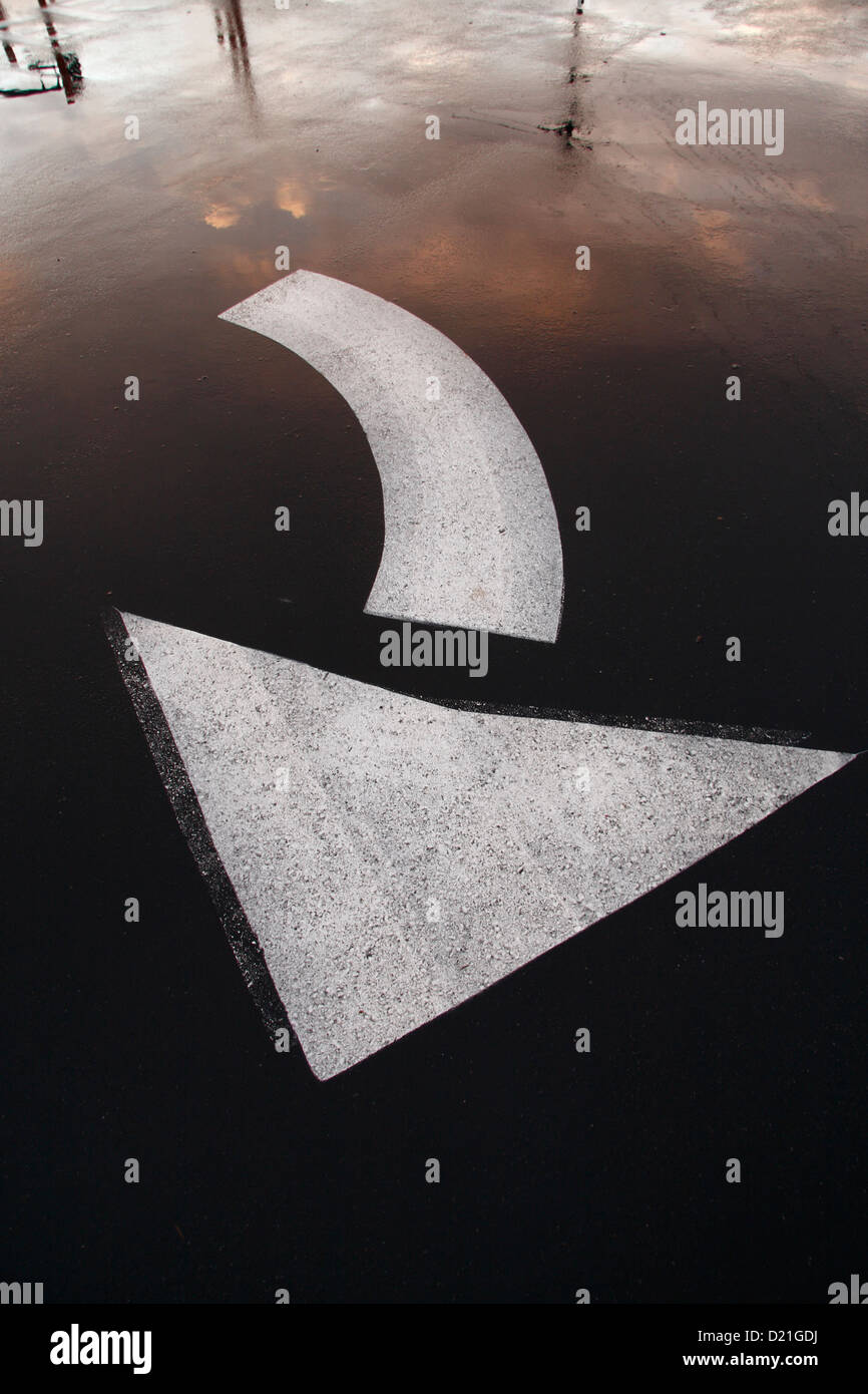 White direction arrow hi-res stock photography and images - Alamy