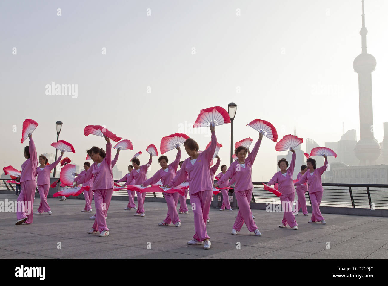 Fan dance hi-res stock photography and images - Alamy