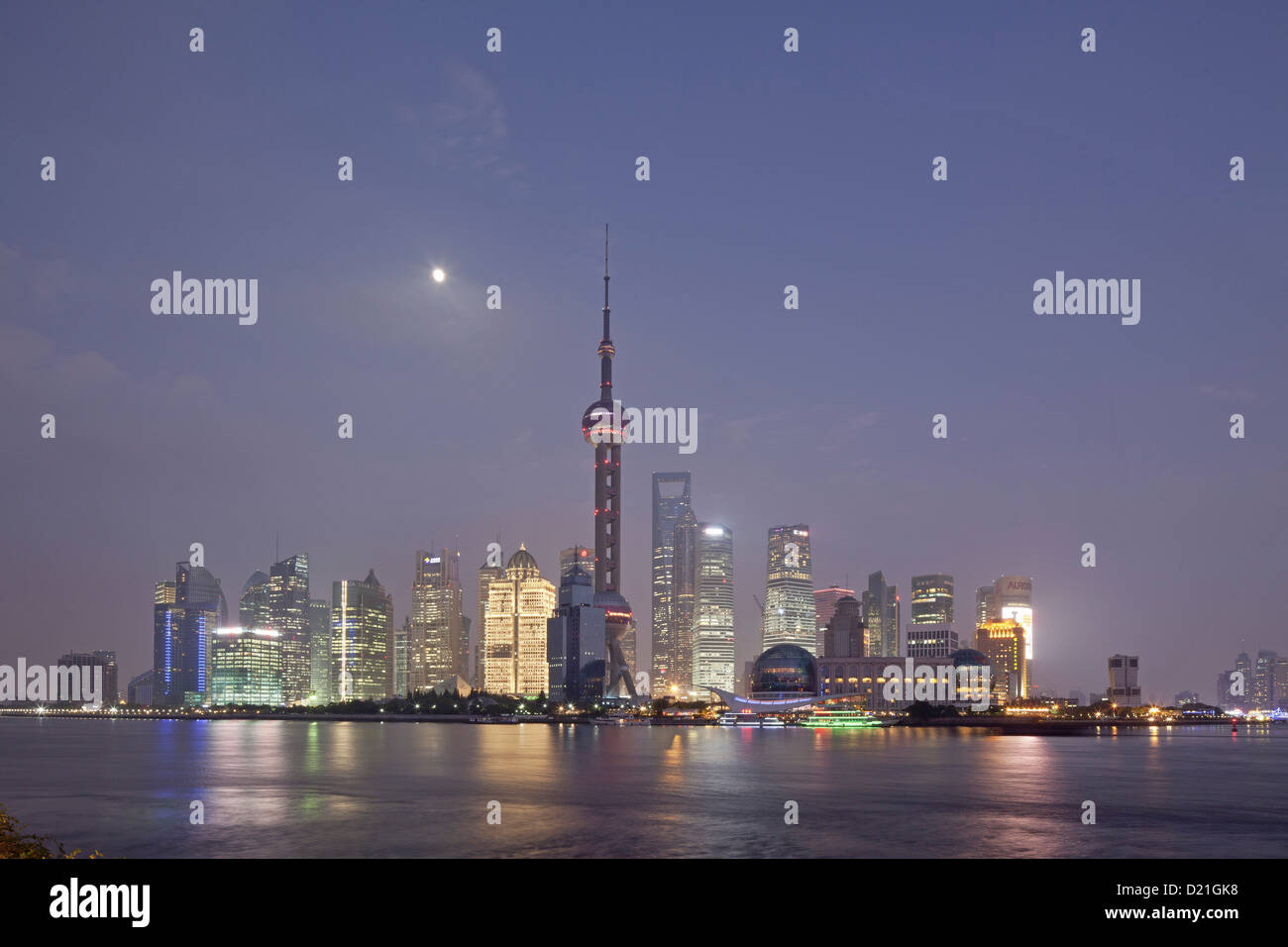 Pudong skyline at Huangpu River at night, Shanghai, China, Asia Stock ...