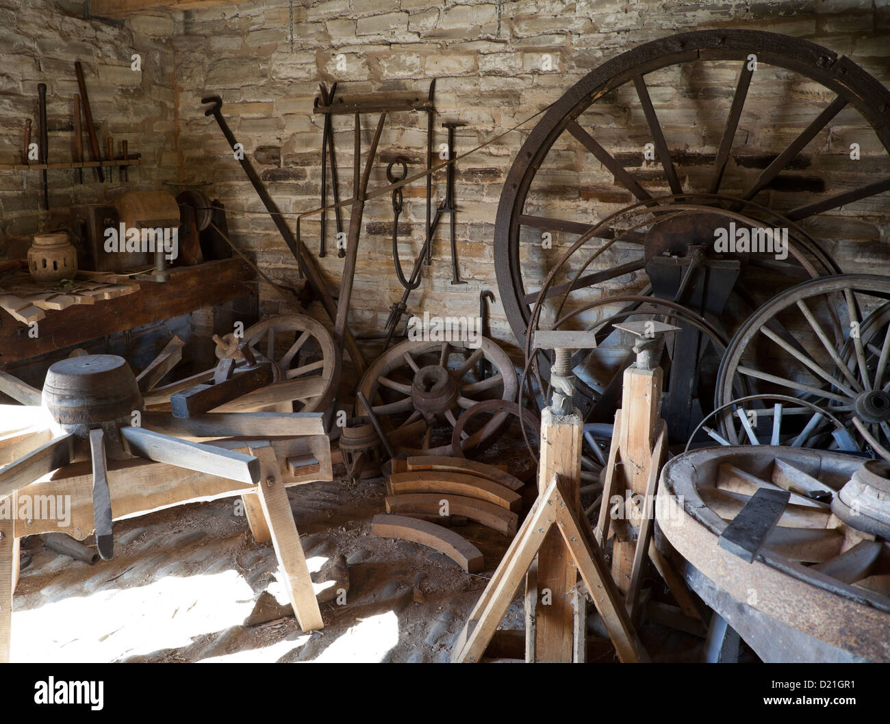 Wheelwrights hi-res stock photography and images - Alamy