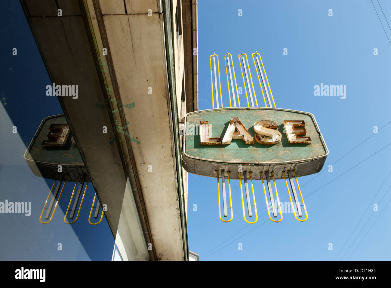 VINTAGE LOCKSMITH SIGN Stock Photo - Alamy