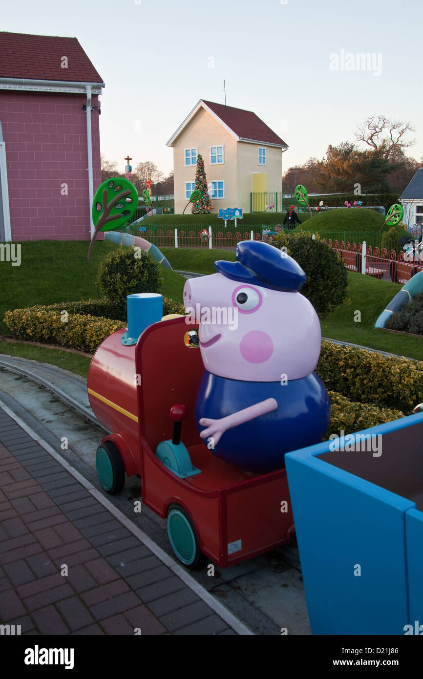 Grandpa pigs little train ride Peppa Pig world, Paultons Park ...