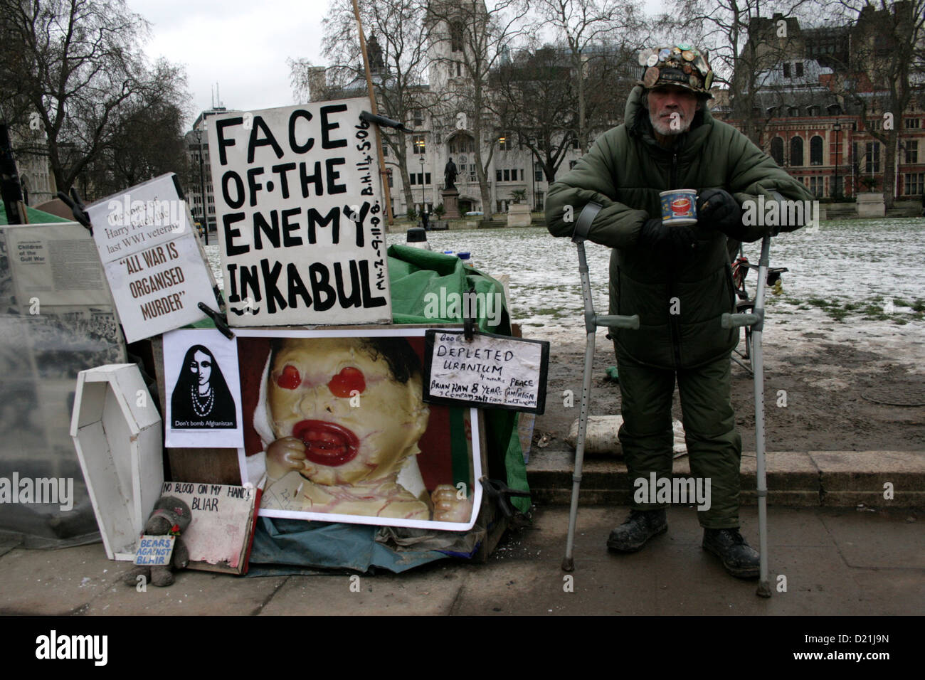 Peace protester brian haw parliament hi-res stock photography and ...