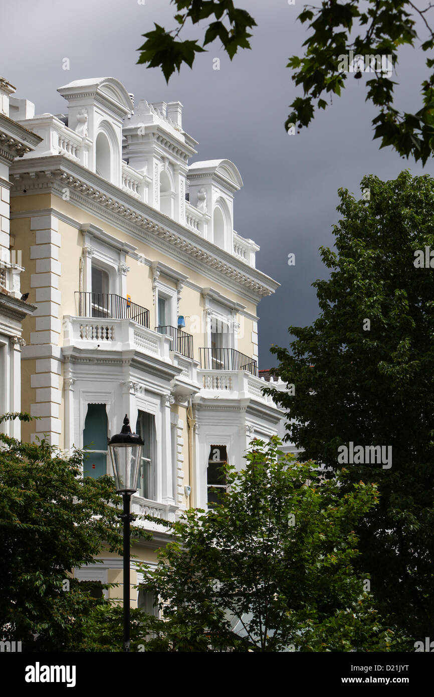3 storey building uk hi-res stock photography and images - Alamy