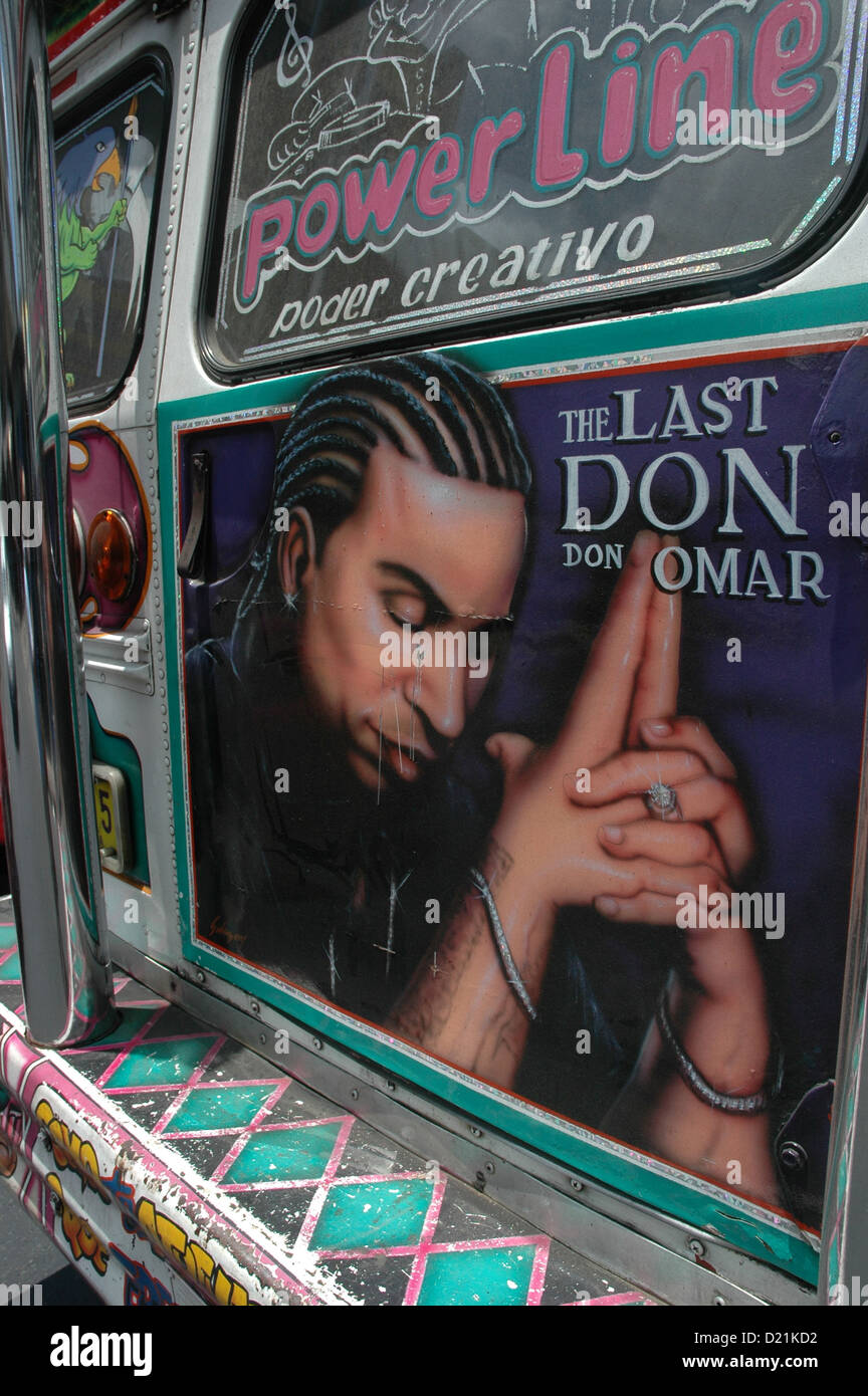 Ciudad de Panamá (Panama): graffiti on a bus Stock Photo - Alamy