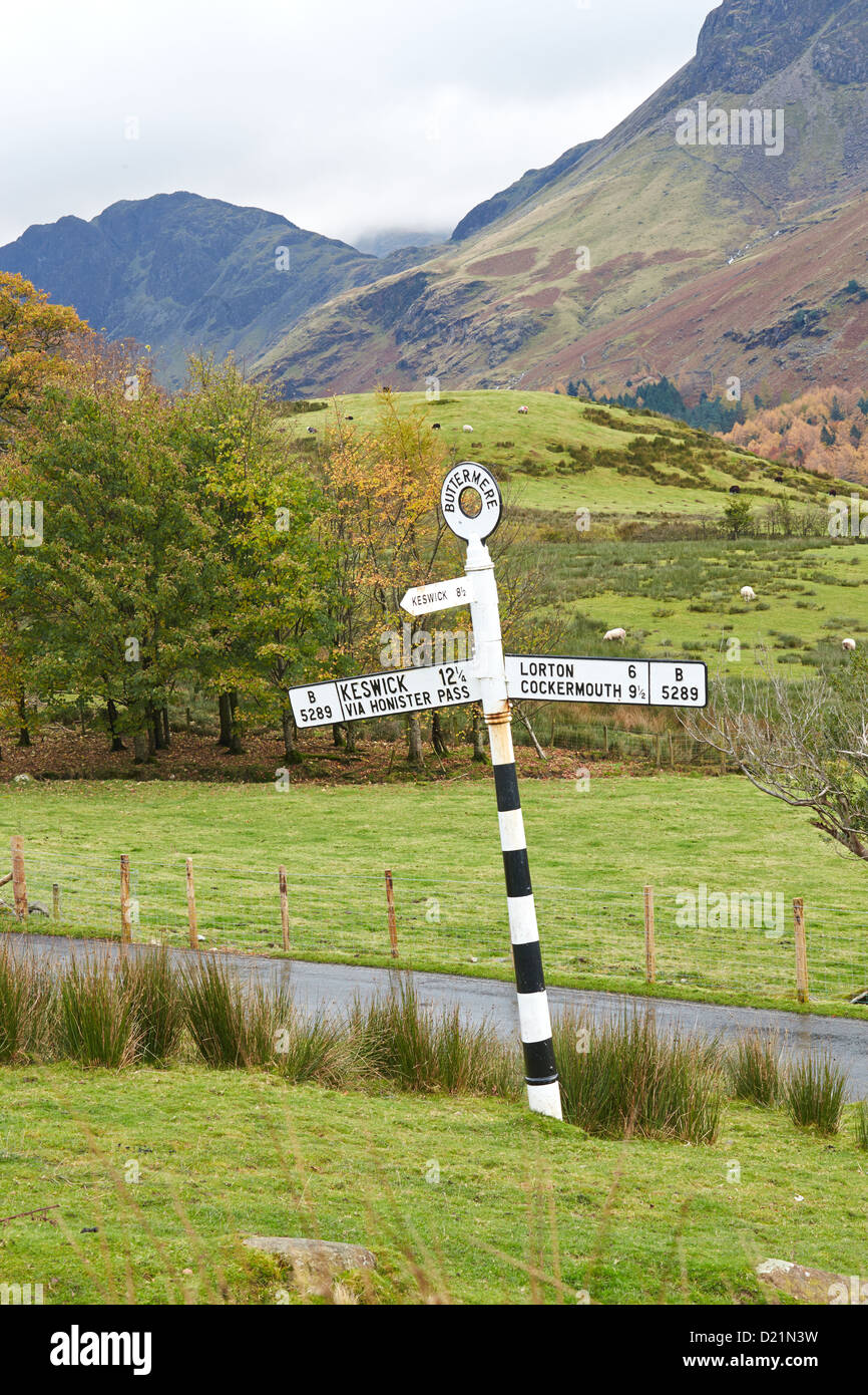 Sign post in Buttermere, Lake District Stock Photo - Alamy