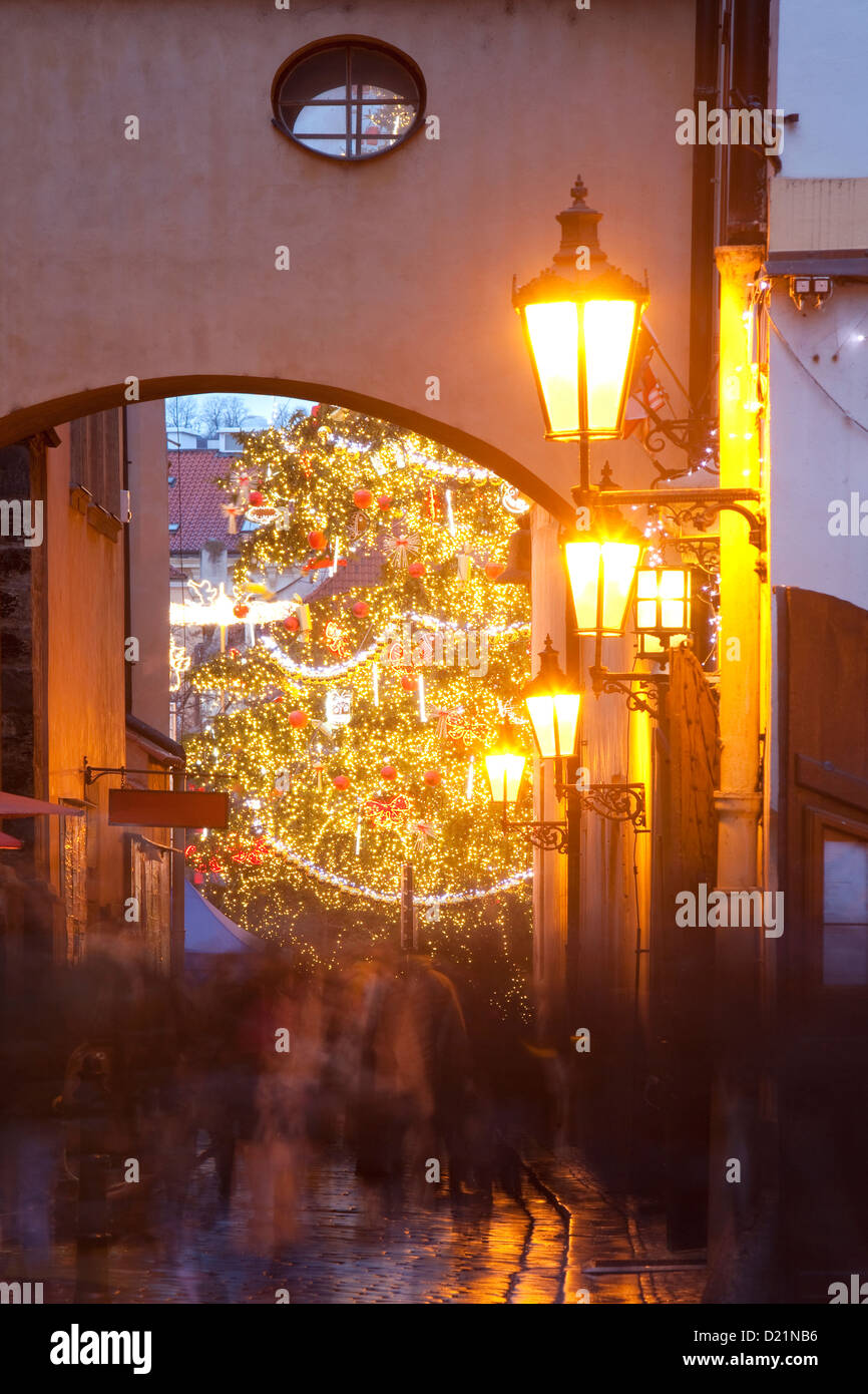 Through alley hi-res stock photography and images - Alamy