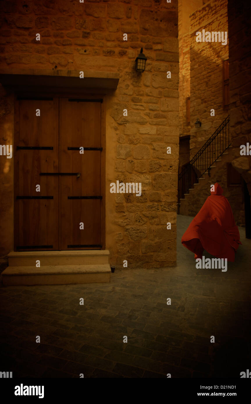 Cloaked figure hi-res stock photography and images - Alamy