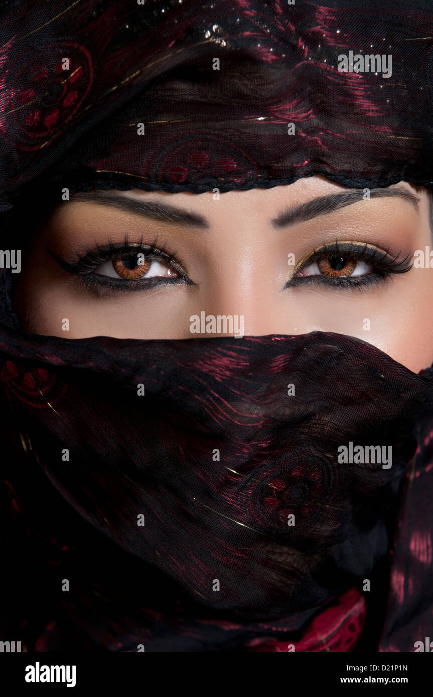 Muslim girl face covered hi-res stock photography and images - Alamy