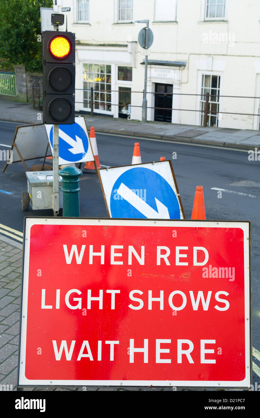 Temporary red traffic light stop signal Stock Photo - Alamy