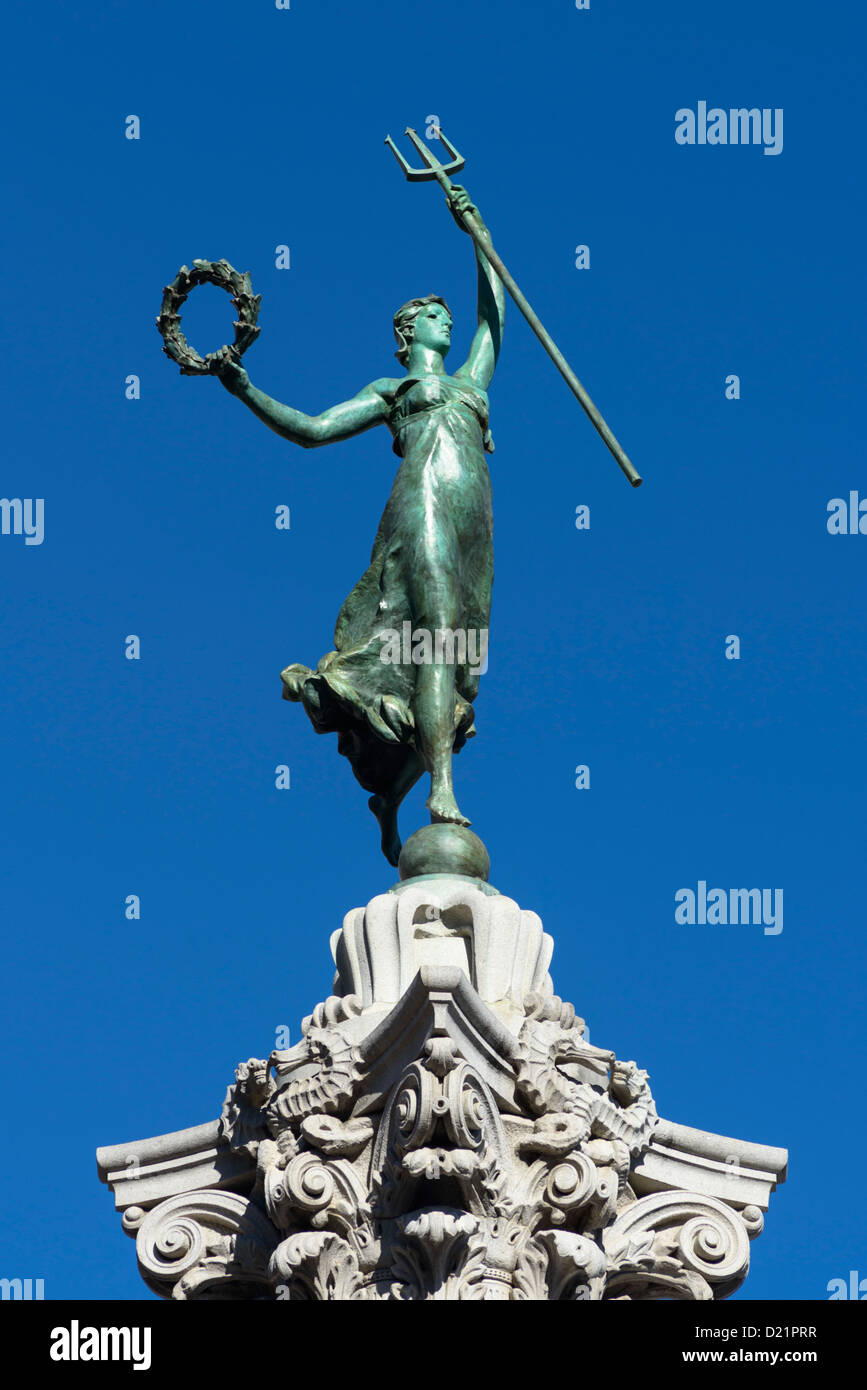 Female Statue at the top of the Dewey Monument in Union Square, San ...