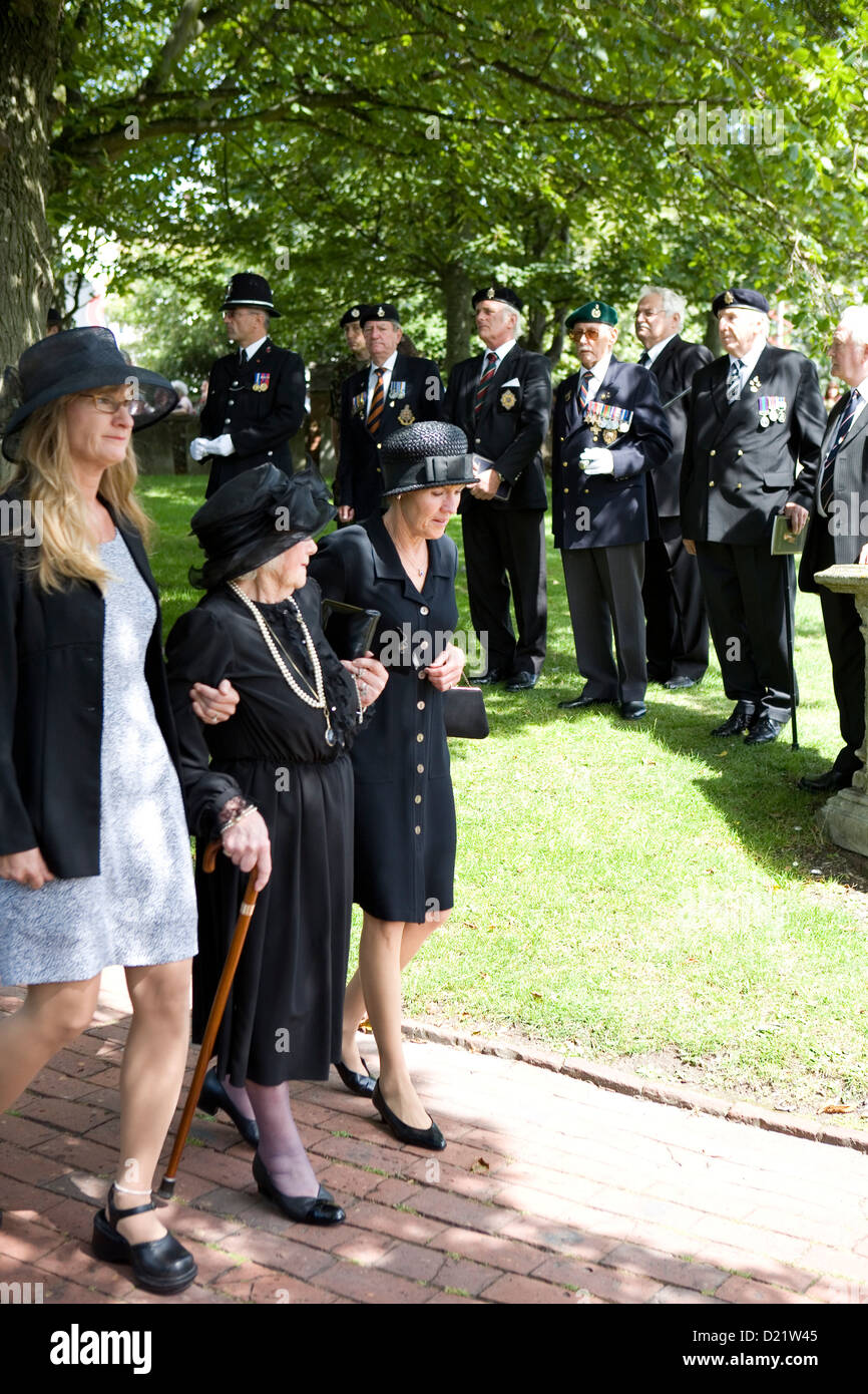 Mourners hi-res stock photography and images - Alamy