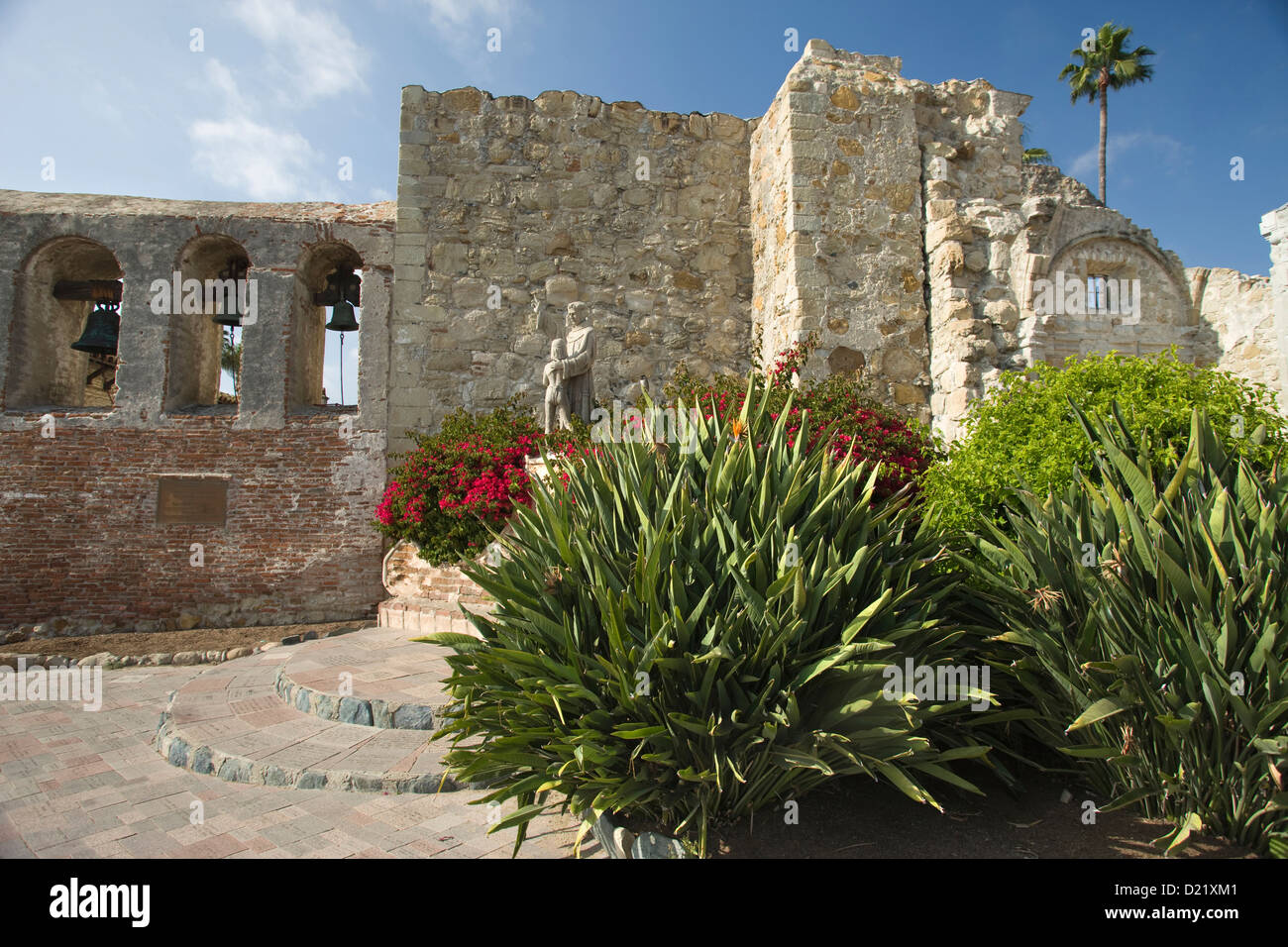 GARDEN GREAT STONE CHURCH RUINS MISSION SAN JUAN CAPISTRANO ORANGE ...
