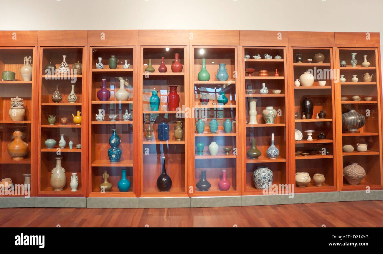 Chinese ceramics on display in a museum Stock Photo - Alamy