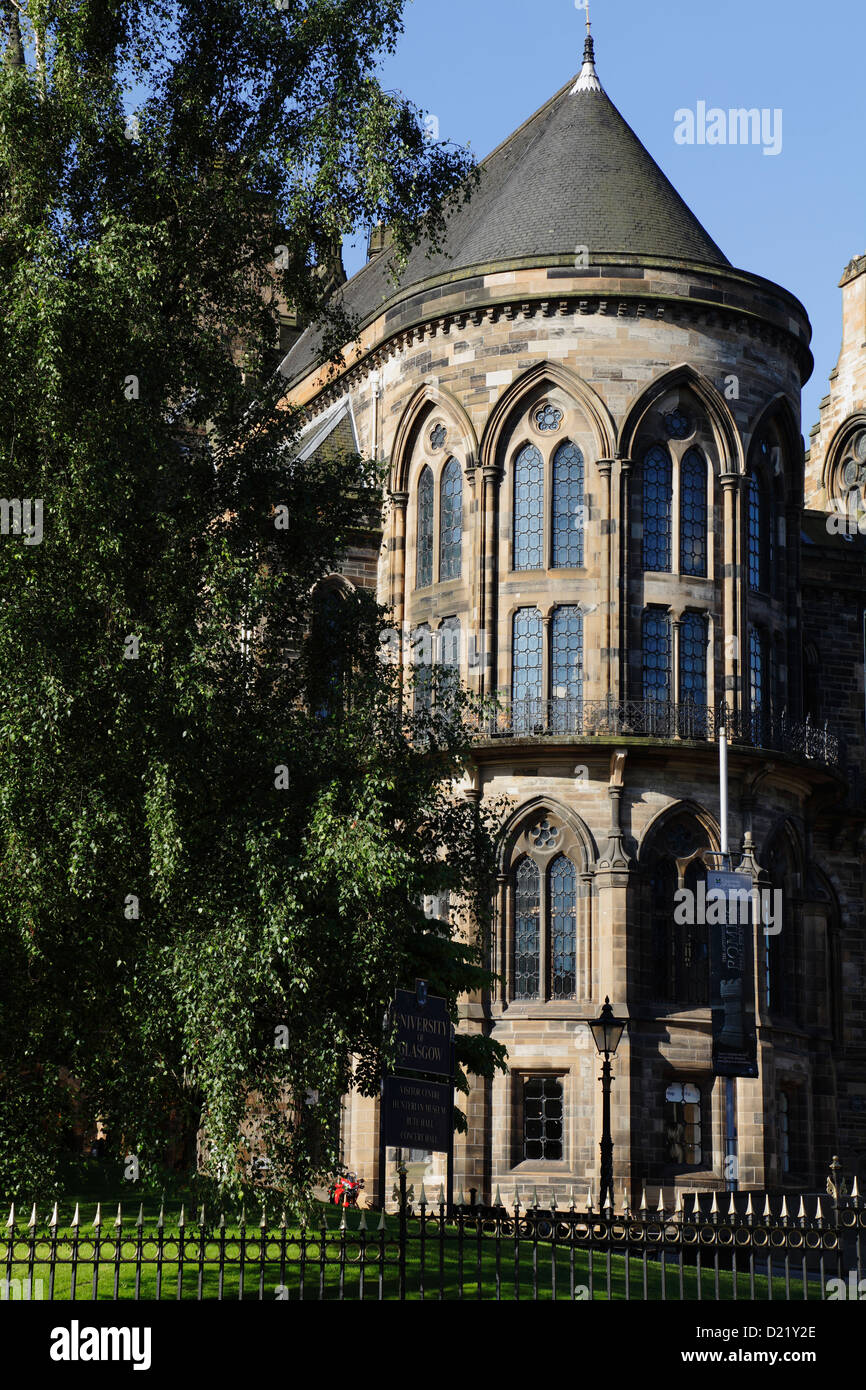 Detail of the North facade of the The University of Glasgow main ...