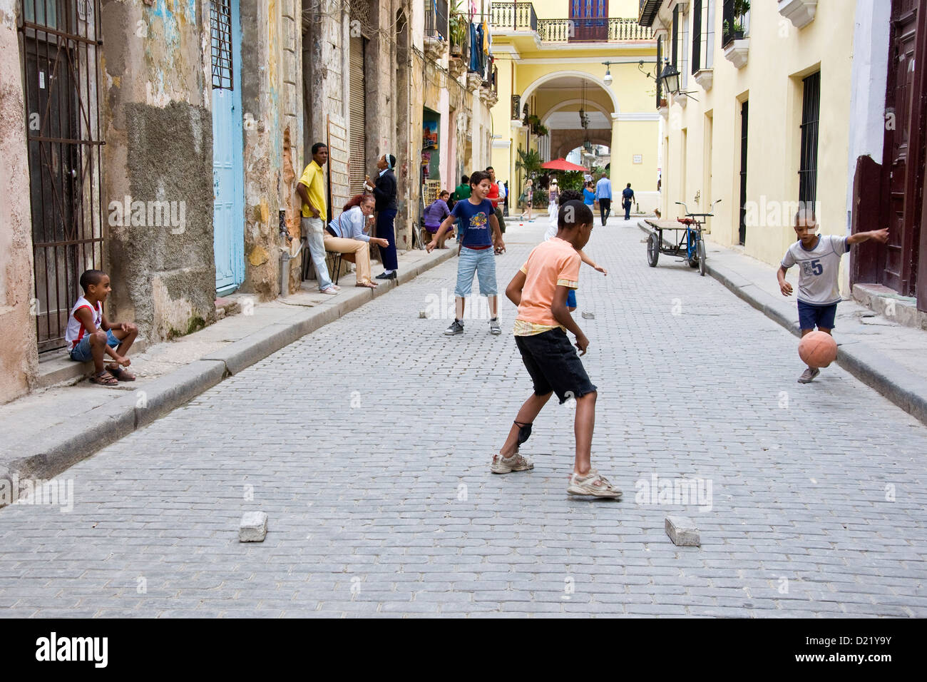 Cuba, Havana, daily life Stock Photo - Alamy