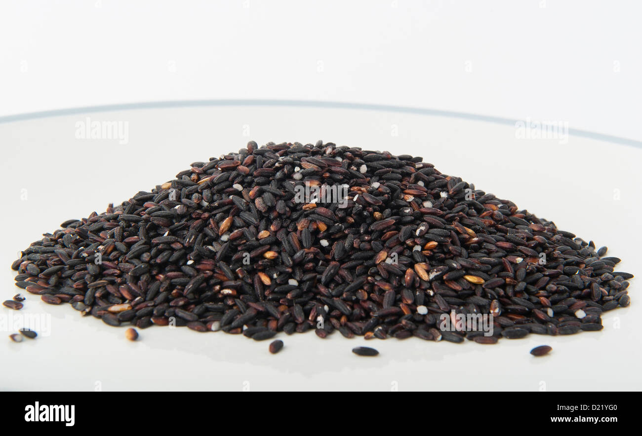 "forbidden rice" 'black rice' 'purple rice' Stock Photo - Alamy