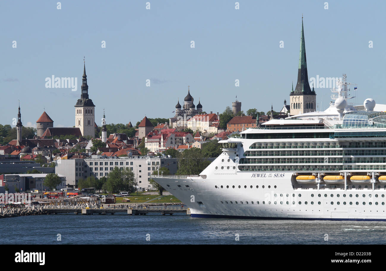 The medieval old city of Tallinn with cruise liner in Tallinn harbour ...